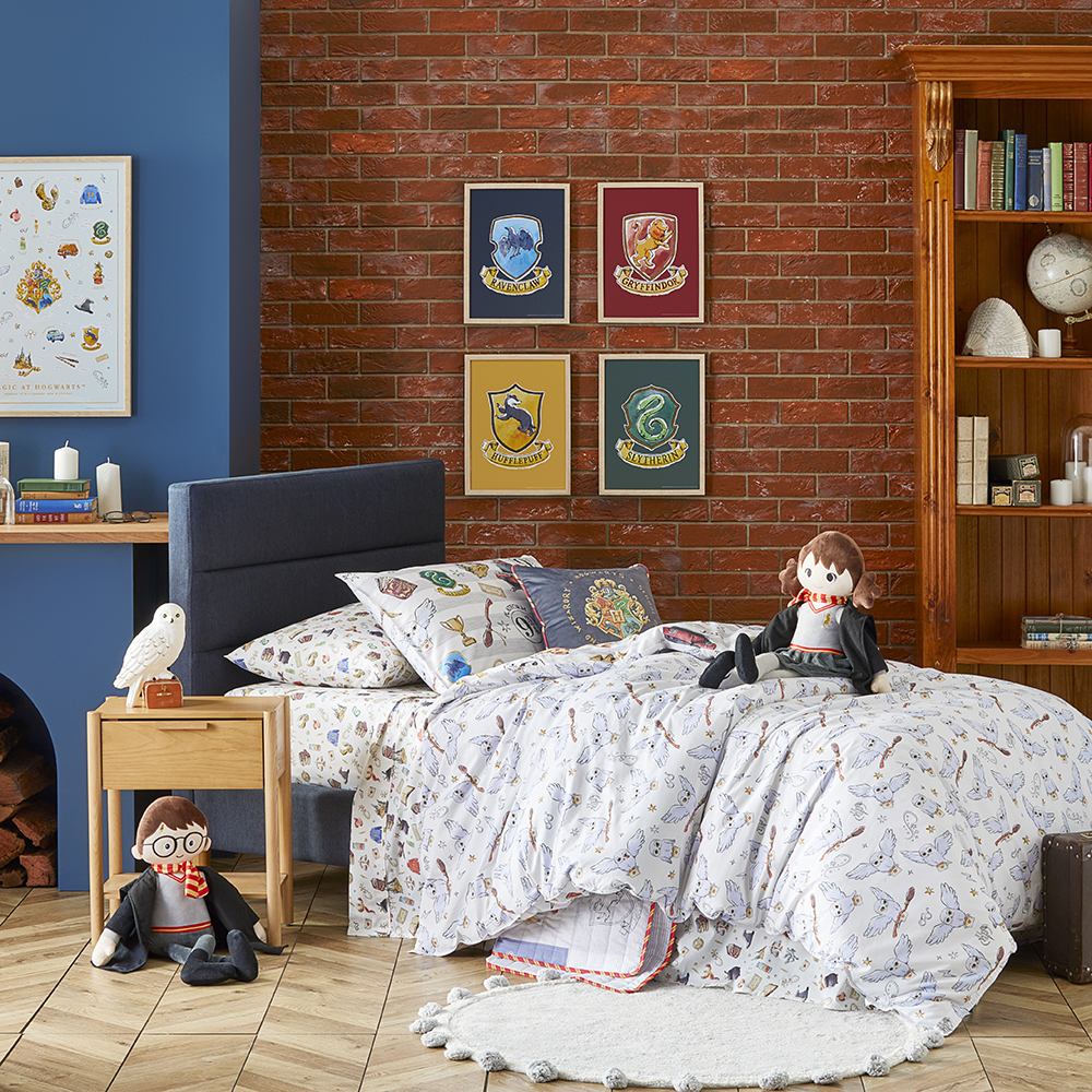 Warner Bros Harry Potter White Hogwarts Quilt Cover Set | Adairs