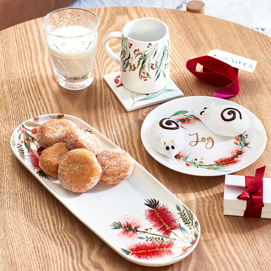Christmas Servingware Botanical Wreath Plate | Adairs